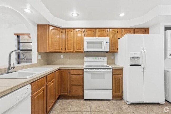 Sawgrass Plantation Apartments for Rent with Hardwood Floors ...