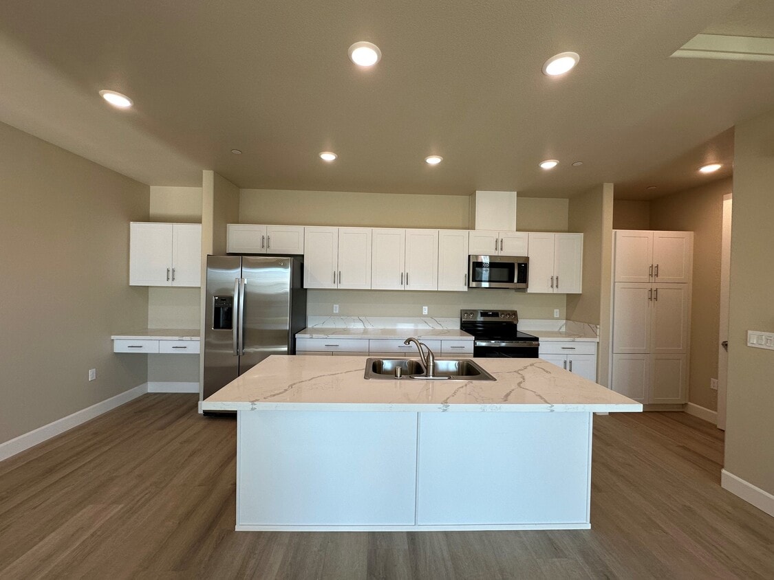 The Reserve at Ritchie Ranch - 3100 N Akers St Visalia, CA 93291 ...