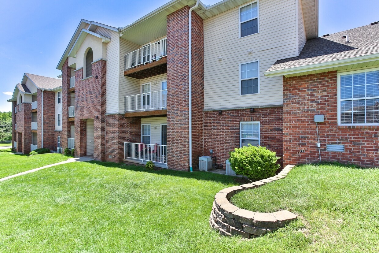 Quail Creek - 1450 W Lark St Springfield, MO 65810 | Apartments.com
