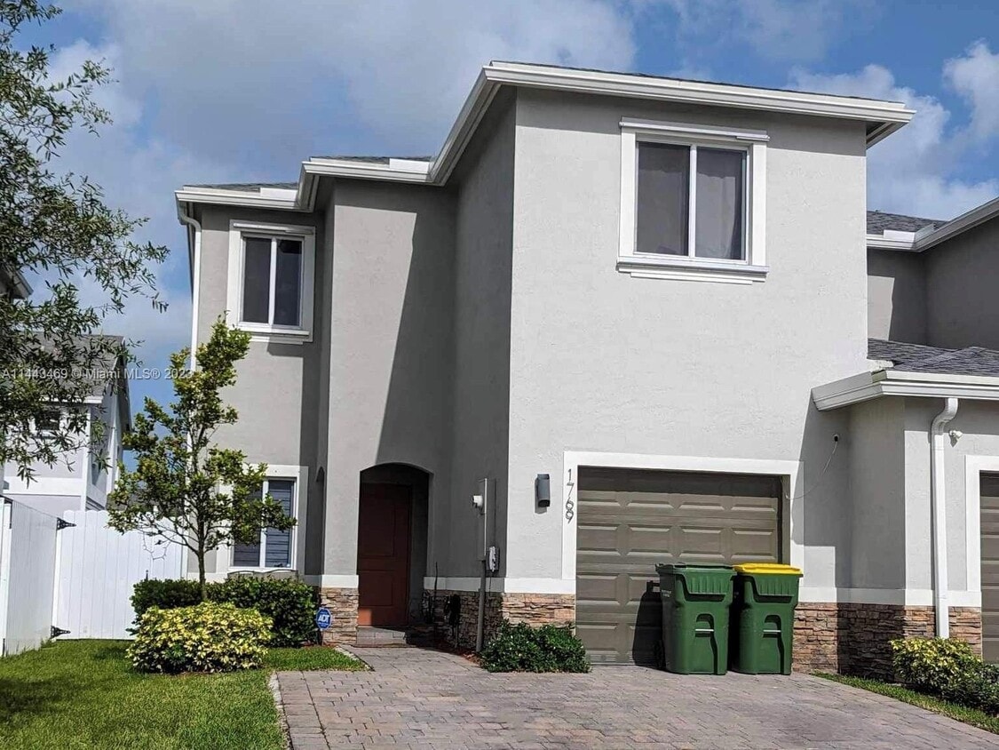 1769 SE 8th Pl, Florida City, FL 33034 - Townhome Rentals in Florida ...