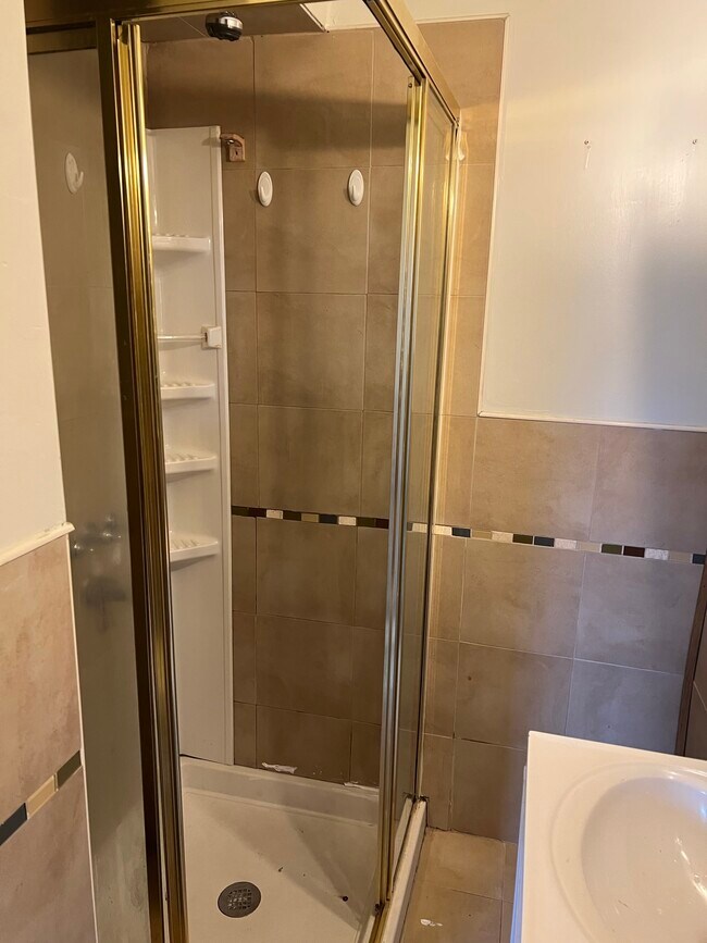 4-6 Broad St Unit 3, Beaver Meadows, PA 18216 - Room for Rent in Beaver ...