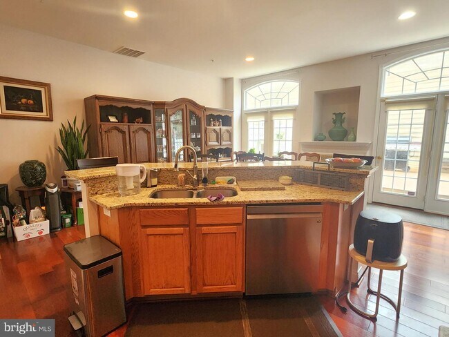 13006 Town Commons Dr, Germantown, MD 20874 - Townhome Rentals in ...