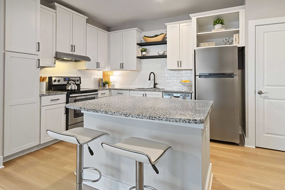 Apartments for Rent with a Walk-In Closet in Suwanee Station, Suwanee ...