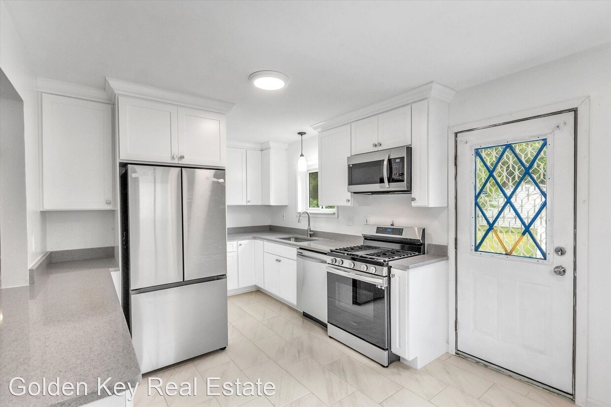 21828 Weller Ave, Warren, MI 48089 - House Rental in Warren, MI ...