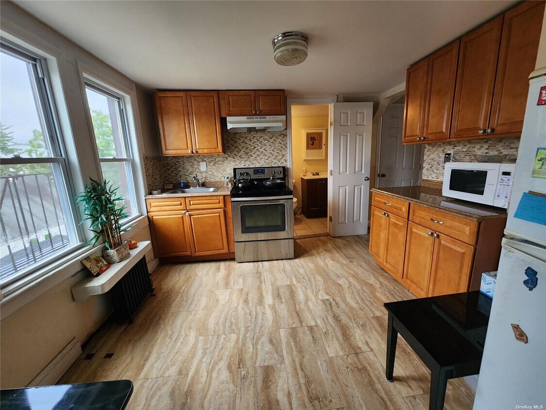 261-10 86th Ave Unit 3rd FL, Queens, NY 11001 - Room for Rent in Queens, NY | Apartments.com