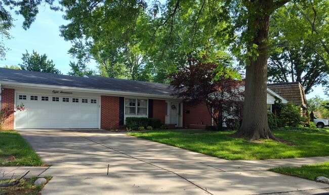 Knox Knolls Apartments for Rent with Extra Storage - Springfield, IL ...