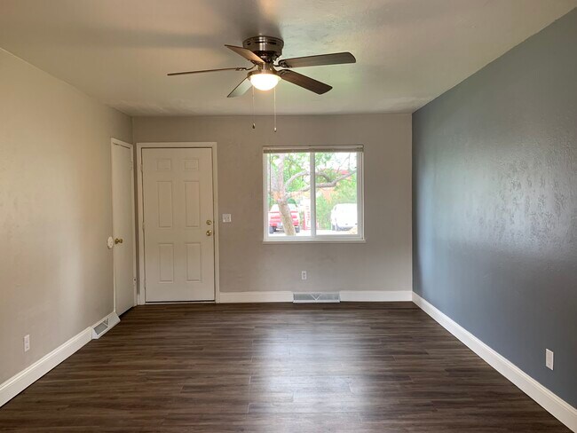 Apartments for Rent with a Swimming Pool in Oberon East, Arvada ...
