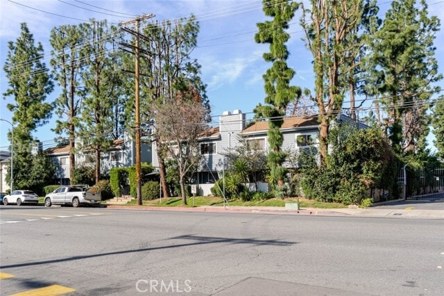 15113 Saticoy St, Los Angeles, CA 91405 - Townhome Rentals in Los ...