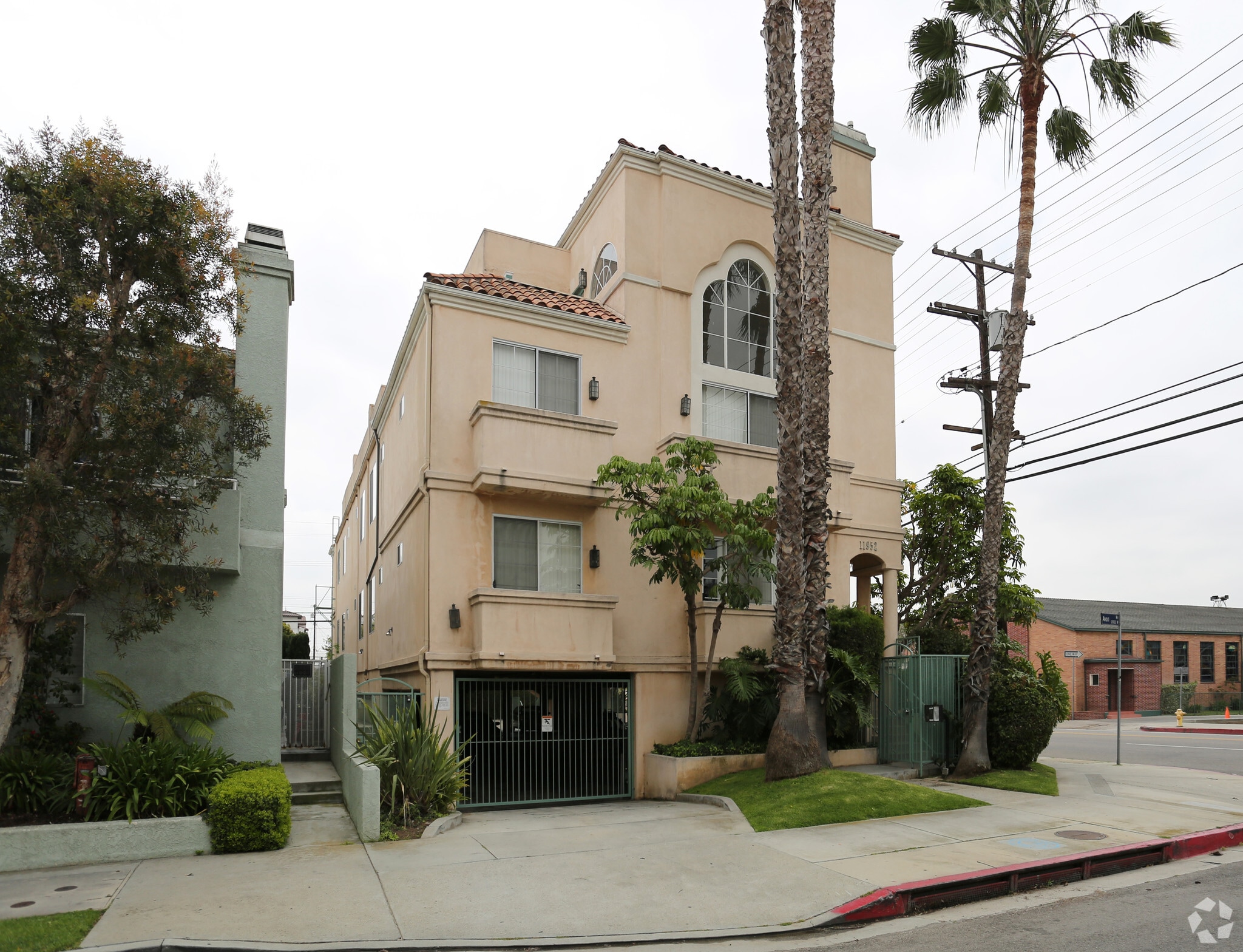 Avon Villas - 11952 Avon Way Los Angeles, CA 90066 | Apartments.com