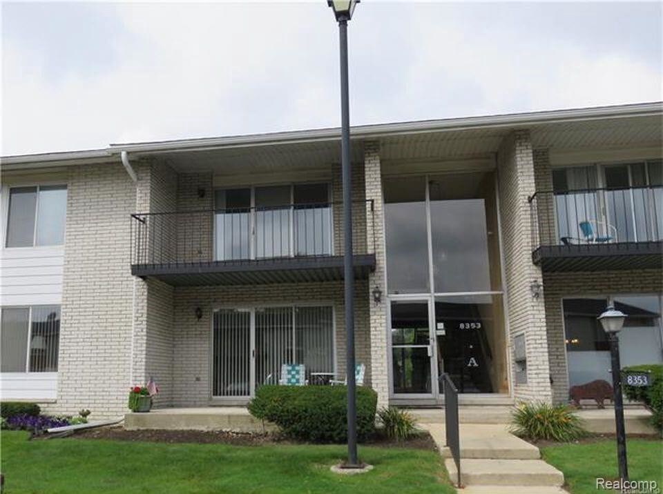 8353 Kennedy Cir, Warren, MI 48093 - Condo for Rent in Warren, MI ...