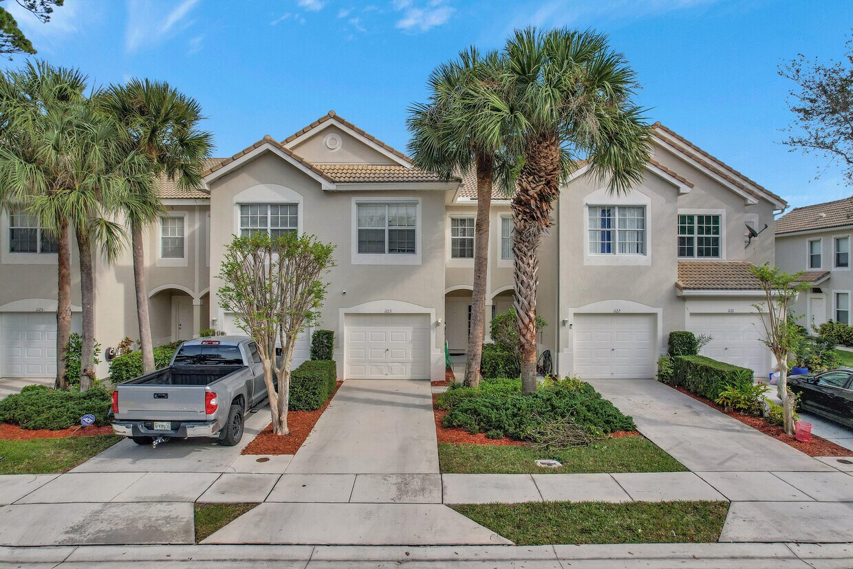 1123 Woodfield Ct, Greenacres, FL 33415 - Townhome Rentals in ...