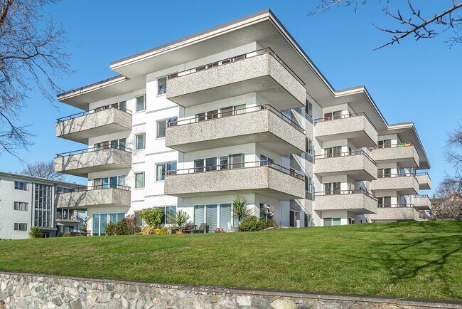 Royal Reef Apartments Apartments - 640 Dallas Rd Victoria, BC ...
