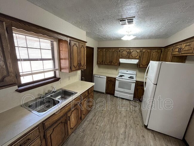 304 SE 10th, Byng, OK 74820 - House Rental in Byng, OK | Apartments.com