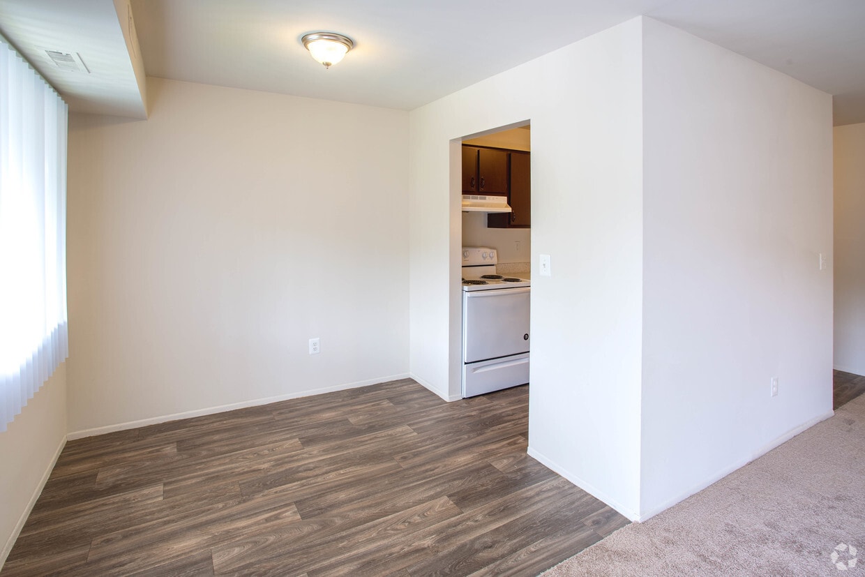 Cherokee Hills Apartments - 2750 Cherokee Dr Waterford, MI 48328 ...