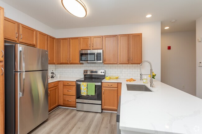 Bellingham Park Condominiums Apartments for Rent with a Walk-In Closet ...