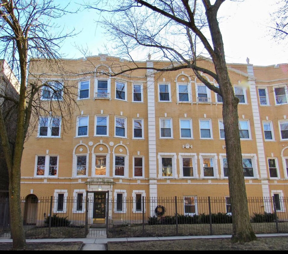 2055 W Fargo Ave Unit #2, Chicago, IL 60645 - Condo for Rent in Chicago ...