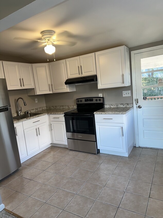 466 Merritt St, Bridgeport, CT 06606 - Room for Rent in Bridgeport, CT ...