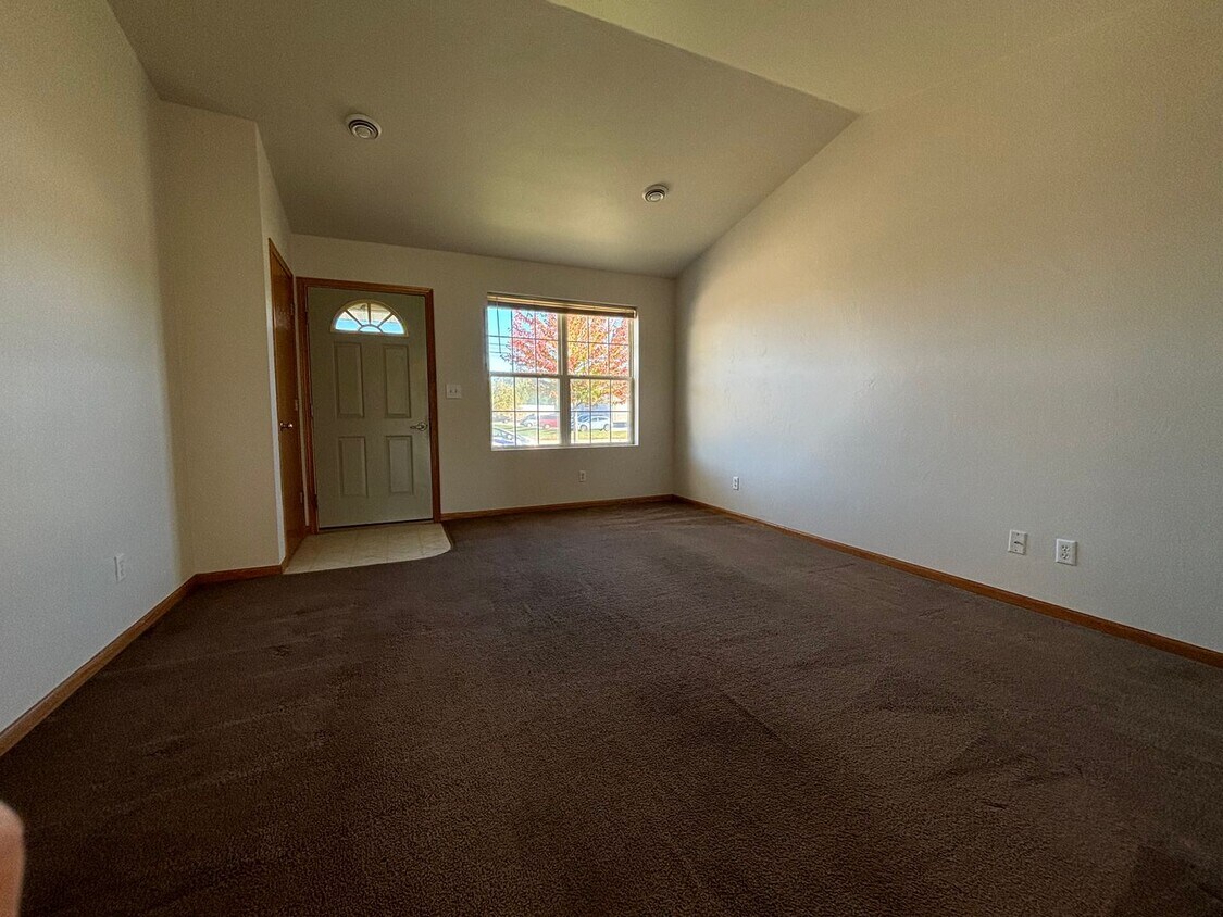 416-418 Pecor St Unit 418, Oconto, WI 54153 - Room for Rent in Oconto ...