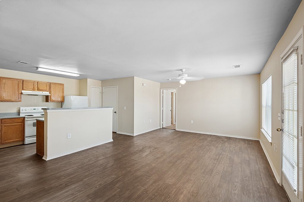 Ironwood Crossing Apartments & Townhomes - 2600 Western Center Blvd ...