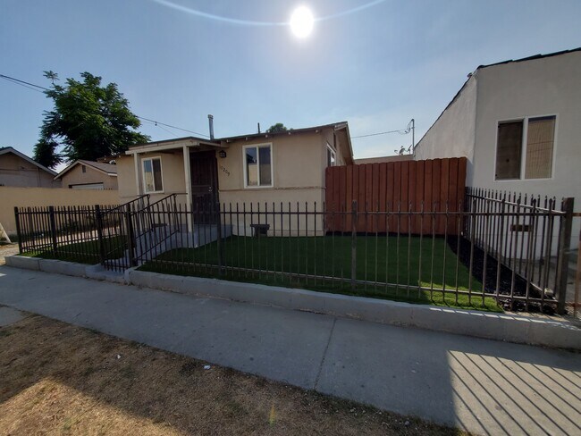 10209 Towne Ave, Los Angeles, CA 90003 - House Rental in Los Angeles ...
