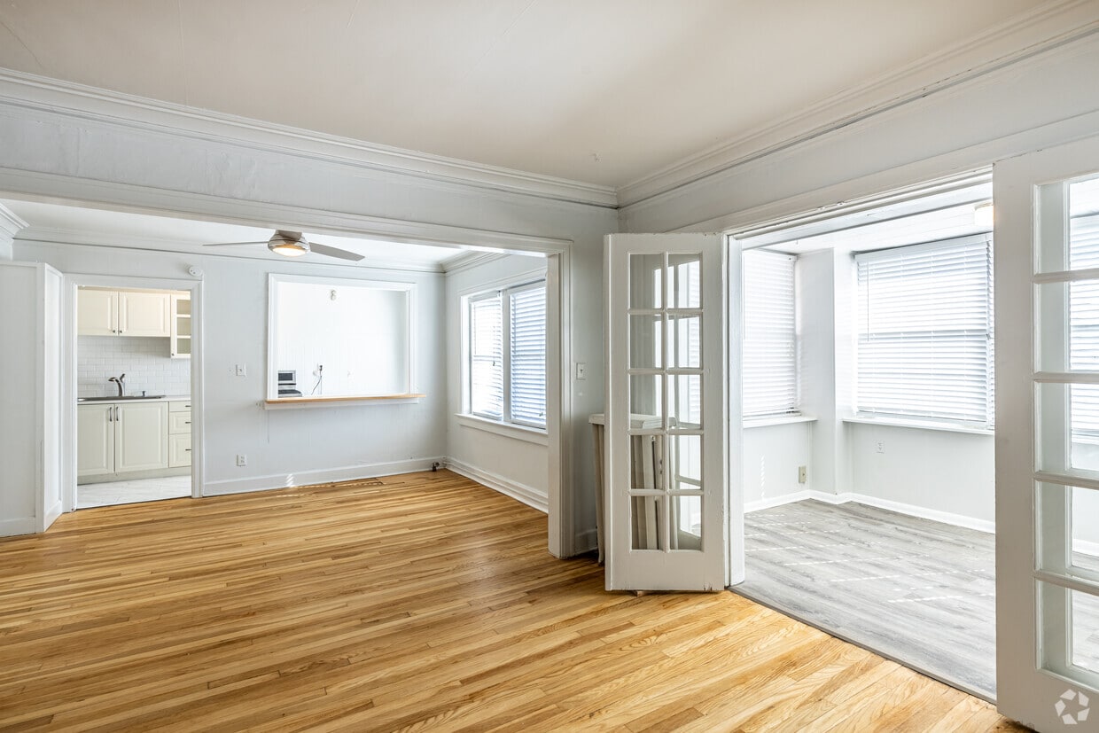 Brick House - 127-133 E 46th St Kansas City, MO 64112 | Apartments.com