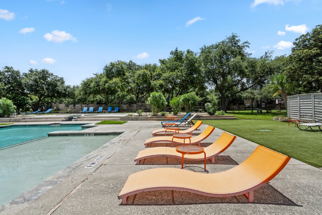 Residences at the Med - 2111 Holly Hall St Houston, TX 77054 ...