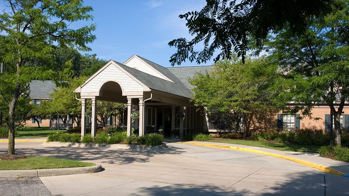 Oakmont Livonia Senior Community - 14265 Middlebelt Rd Livonia, MI ...