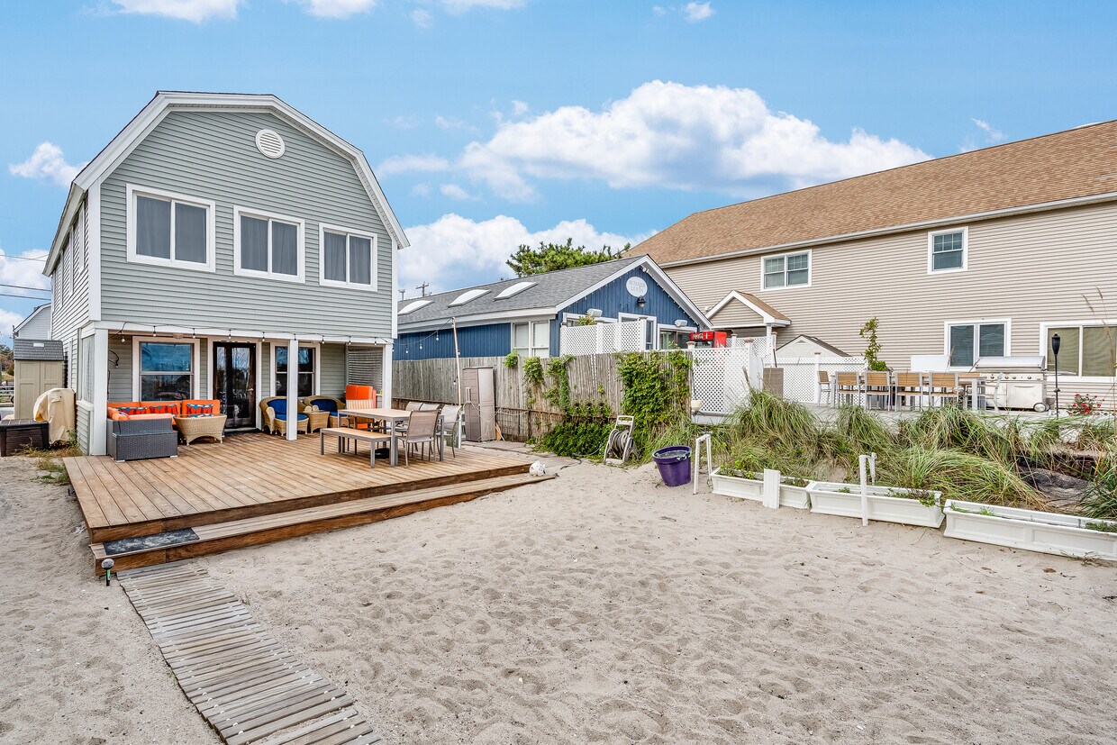 817 E Broadway, Milford, CT 06460 - House Rental in Milford, CT ...