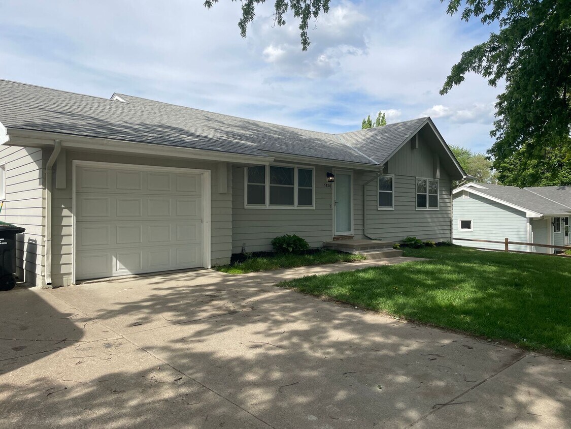 5810 Read St, Omaha, NE 68152 - House Rental in Omaha, NE | Apartments.com