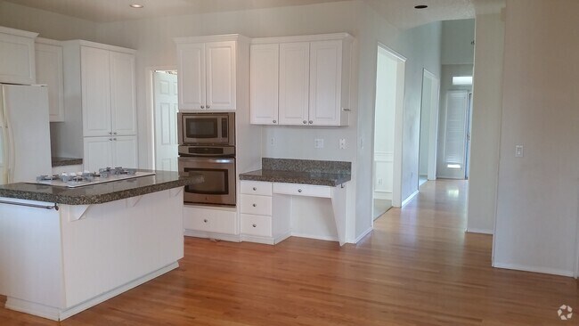 Arbor Ridge Apartments for Rent with Hardwood Floors - Beaverton, OR ...