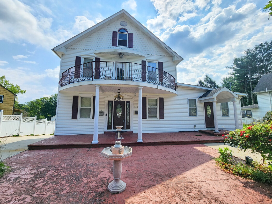 242 Prospect St Unit #2, Ansonia, CT 06401 - Room for Rent in Ansonia ...