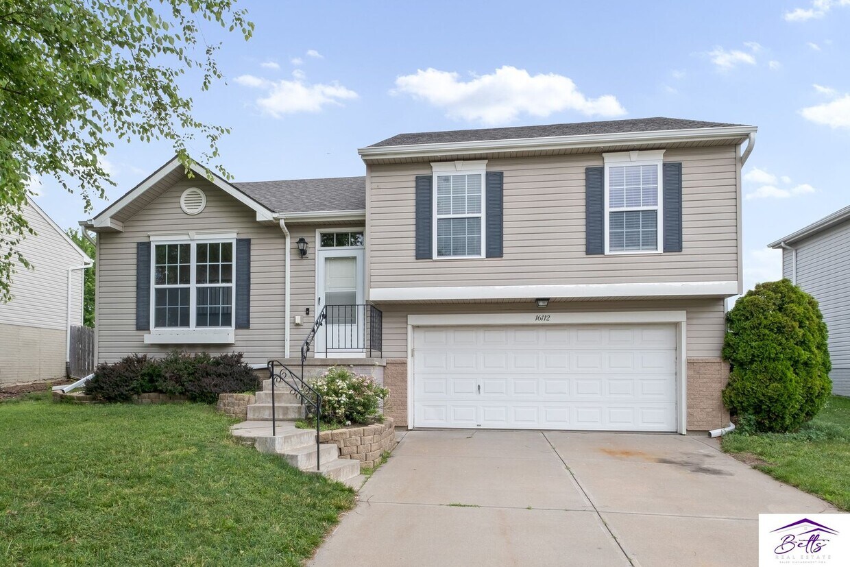 16112 Greenleaf St, Omaha, NE 68136 - House Rental in Omaha, NE ...