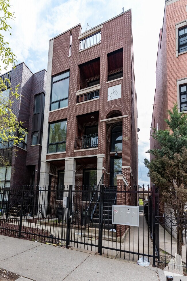 1133 W Addison St, Chicago, IL 60613 - Apartments in Chicago, IL ...