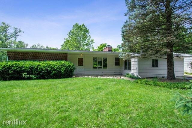 10109 Haegers Bend Rd, Algonquin, IL 60102 - House Rental in Algonquin ...