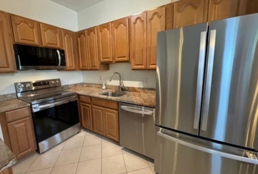 600 Washington St Unit 5, Wellesley, MA 02482 - Room for Rent in ...