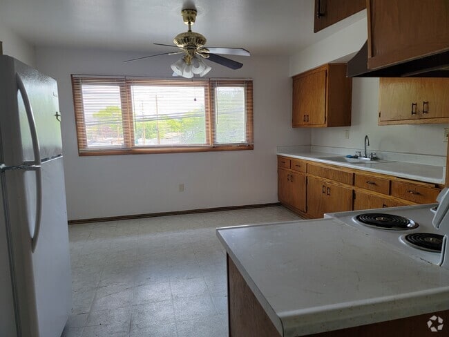 Valhalla Apartments for Rent with Hardwood Floors - Milwaukee, WI - 2 ...