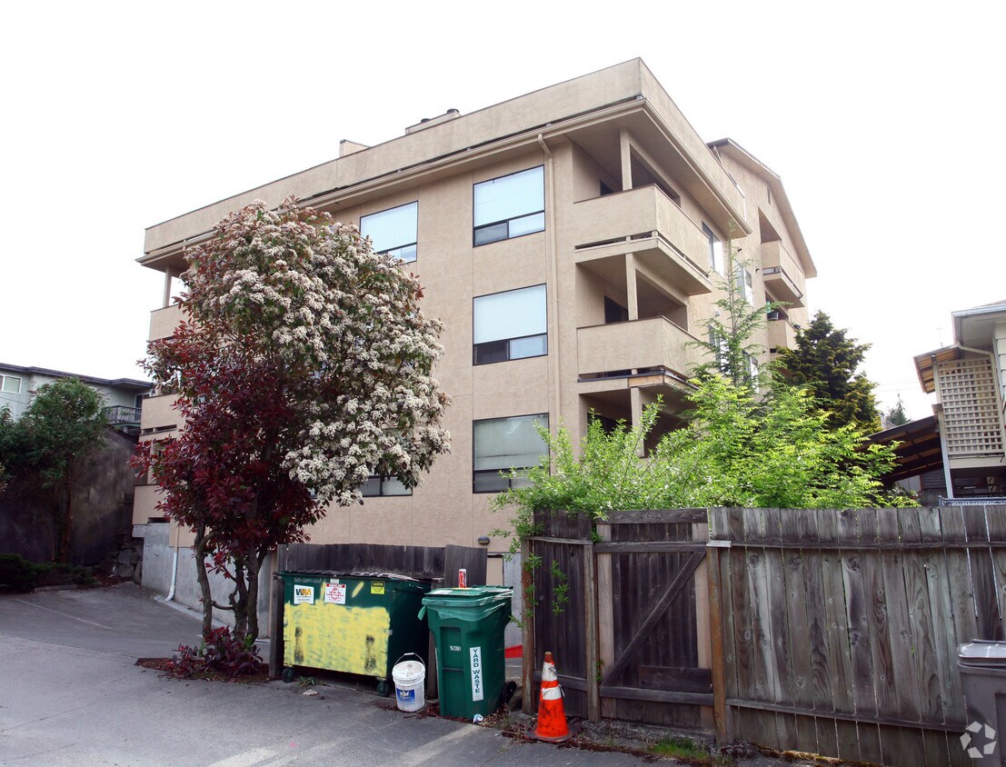 Bon Evan Apartments - 11011 Greenwood Ave N Seattle, WA 98133 ...