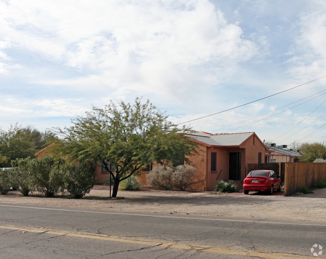 Las Casitas Apartments - 3627-3653 E Elida St Tucson, AZ 85716 ...