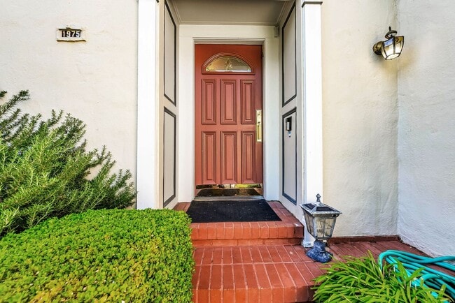 Gorgeous Golden Gate Heights home with gar... | University of San ...