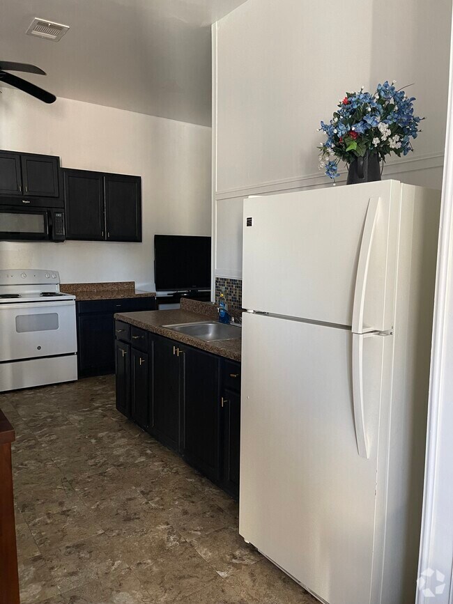 New Villa Capri Apartments for Rent with Parking - Prairie View, TX - 5 ...