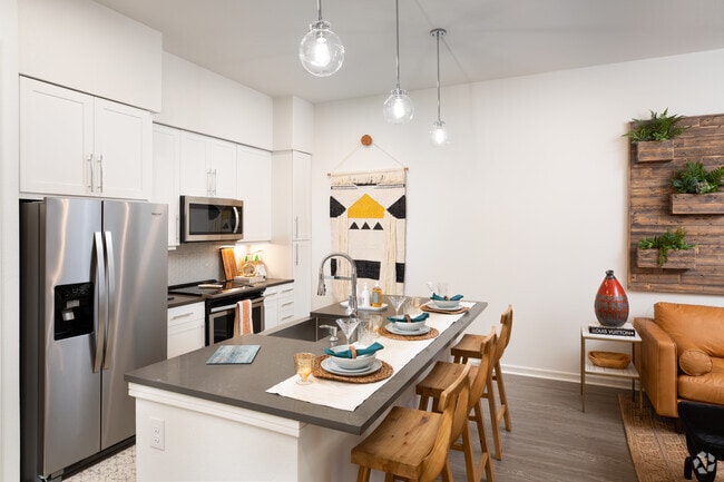 Midtown Austin Apartments for Rent with a Yard - Austin, TX - 372 ...