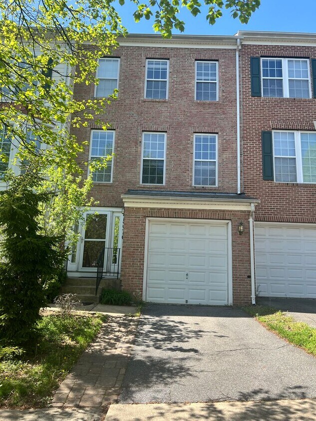 13310 Tivoli Fountain Ct, Germantown, MD 20874 - Townhome Rentals in Germantown MD | Apartments.com