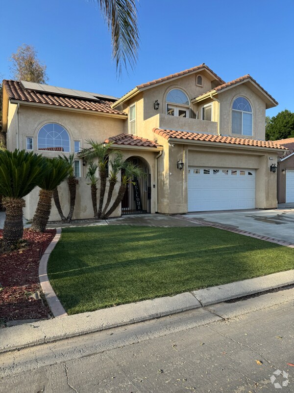 Lemoore Country Club Villas Apartments for Rent with a Swimming Pool ...