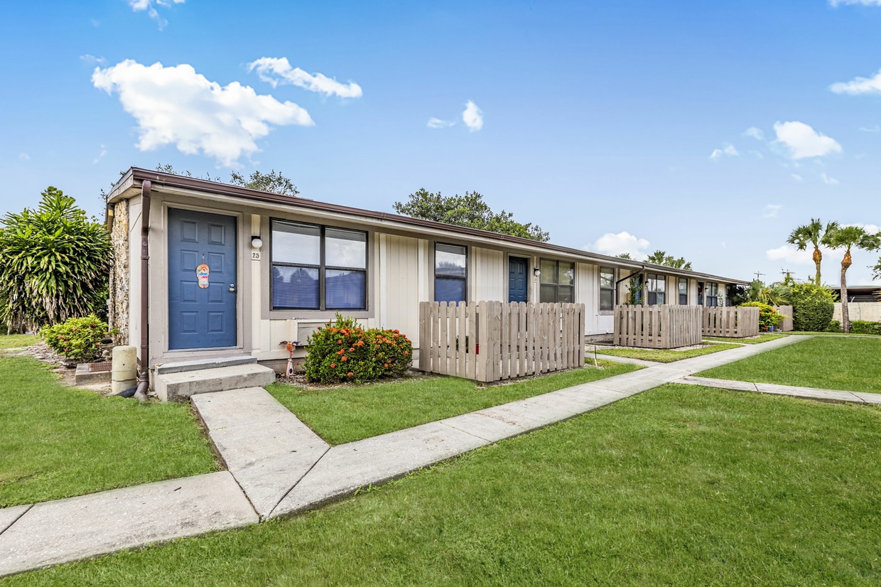 Windrush Apartments - 13971 Windrush Ct North Fort Myers, FL 33903 ...