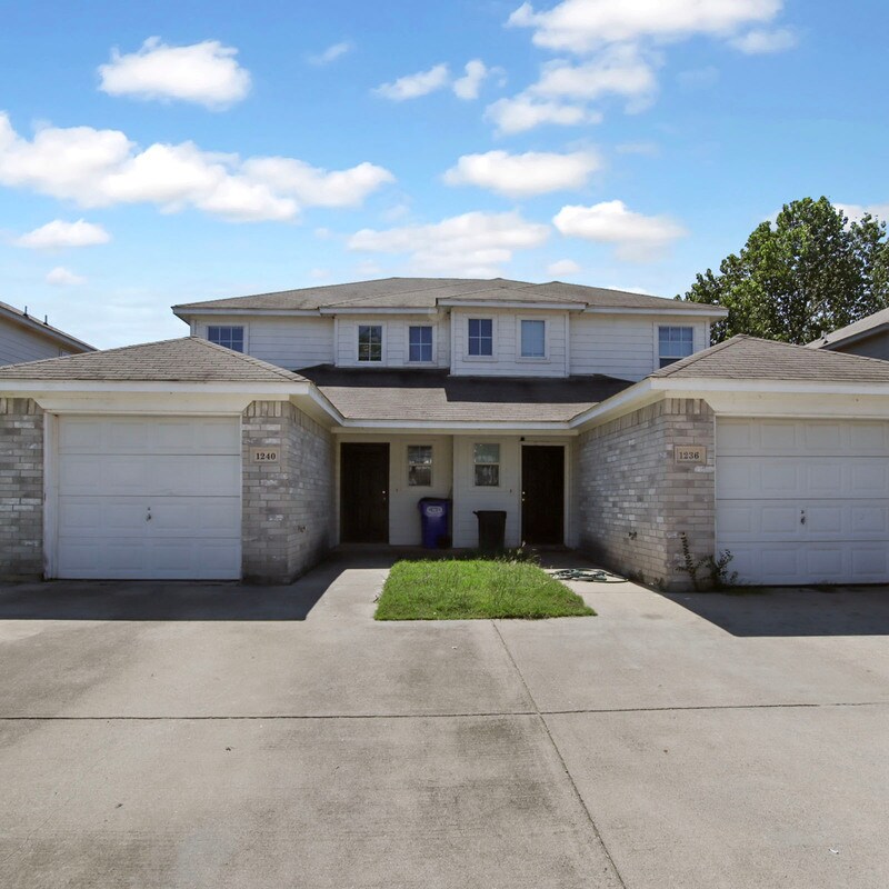 1240 Village Garden Dr, Azle, TX 76020 - House Rental in Azle, TX ...