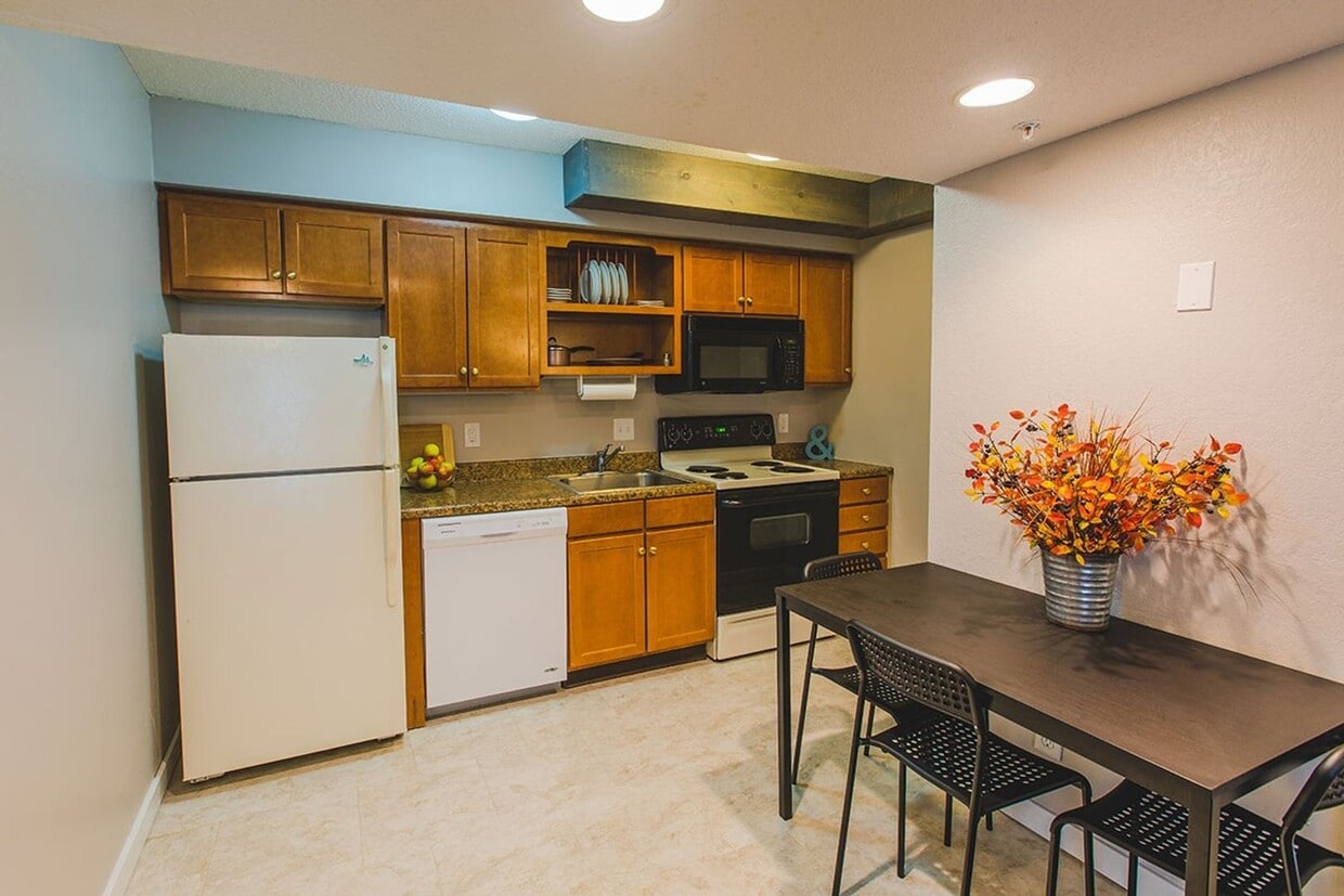 Waterfront Apartments (TCT 1600, LLC) - 1600 E Grand River Ave East ...