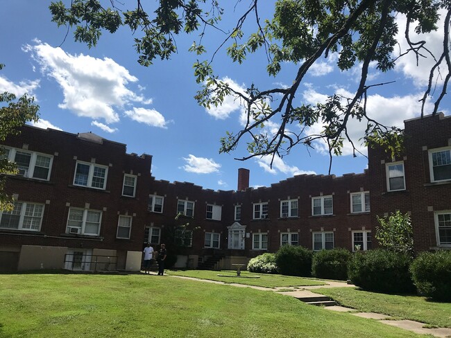 West Louisville - 4600 W Broadway Apartments - Louisville, KY ...