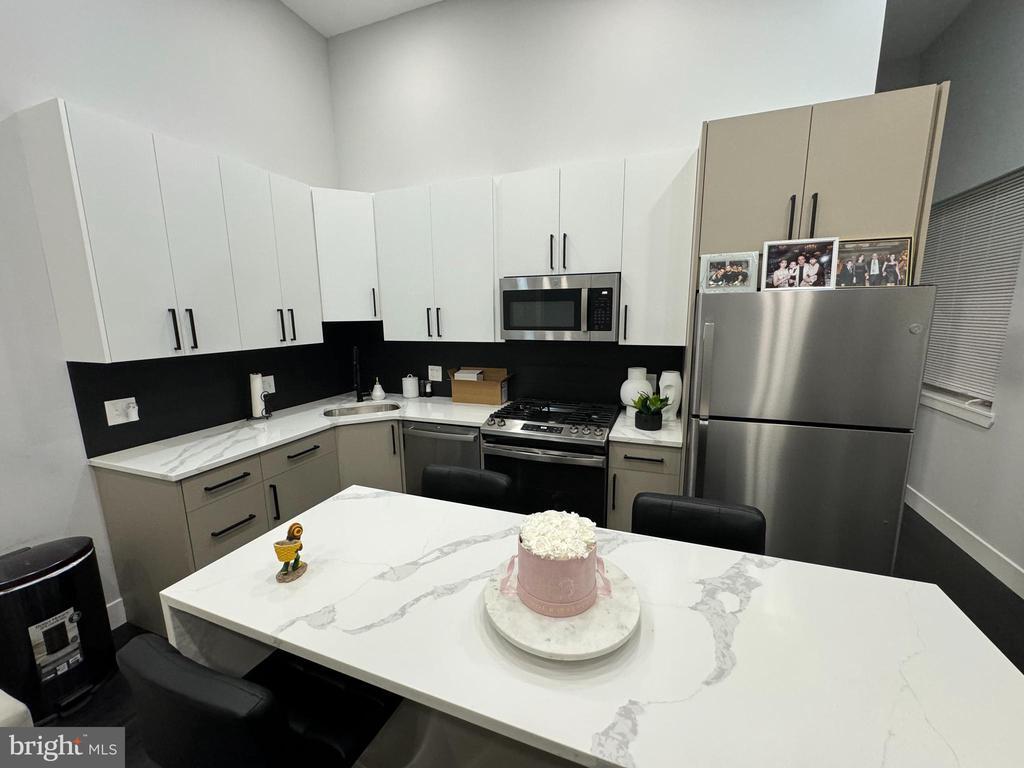 1324 N 5th St Unit 2R, Philadelphia, PA 19122 - Room for Rent in ...