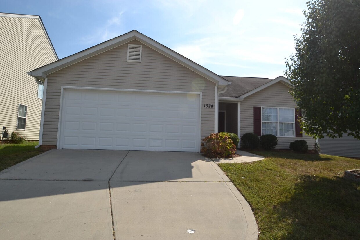 1324 Mandy Pl Ct, Charlotte, NC 28216 | Apartments.com