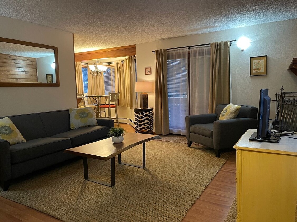 3051 E 42nd Ave, Anchorage, AK 99508 - House Rental in Anchorage, AK ...